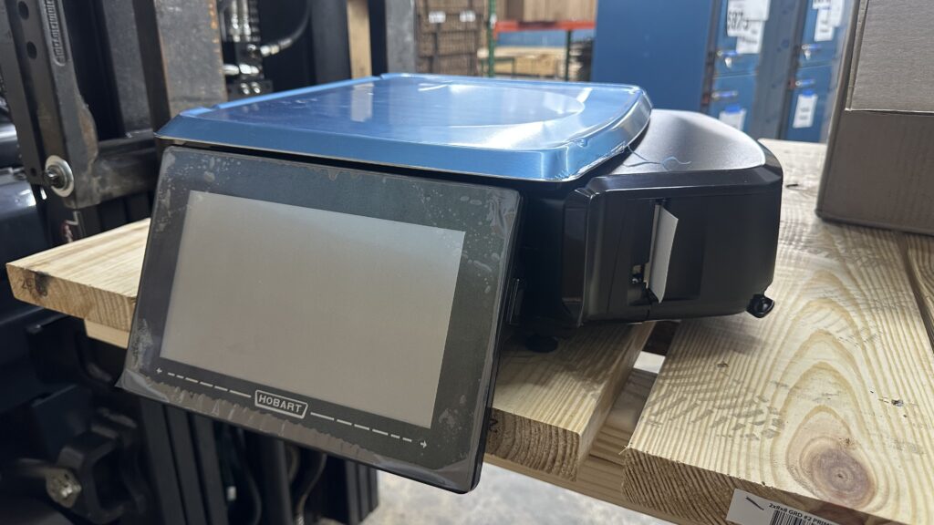 6001 Hobart 30lb. Dual 7" Screen Scale HTI-7LH4 Oven, Awesome